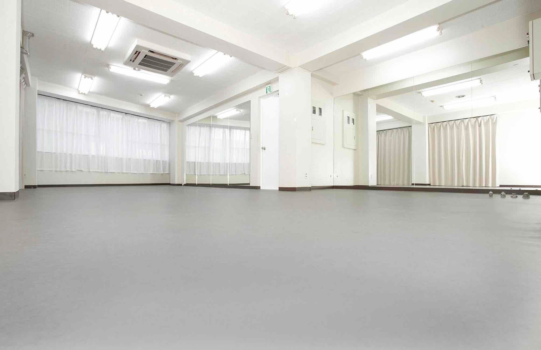 ✨ NEW OPEN ✨【JR東中野駅東口徒歩1分🚶】駅近／広々55㎡スタジオ／大型鏡／ダンス・ヨガ・撮影におすすめ🎀の写真1