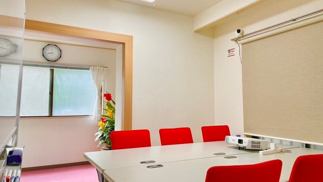 <写話室赤坂>【オープニングキャンペーン✨】赤坂駅徒歩1分🚃完全個室✨Wi-Fi📶プロジェクタ🎥背景布/三脚/リングライトあり💡の写真1