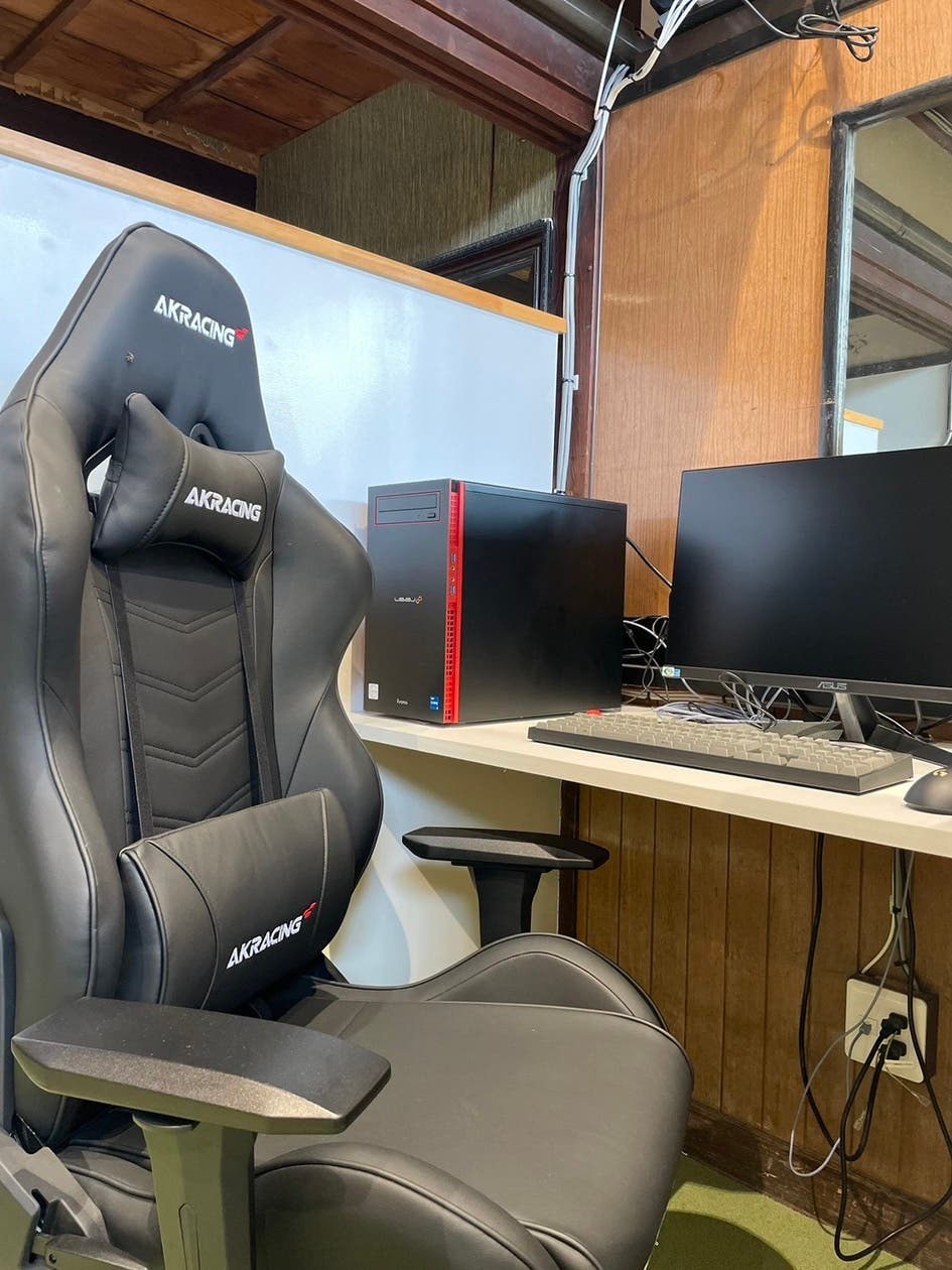 【関西空港駅から2駅】元銭湯のレトロな空間にゲーミングＰＣ完備！の写真2