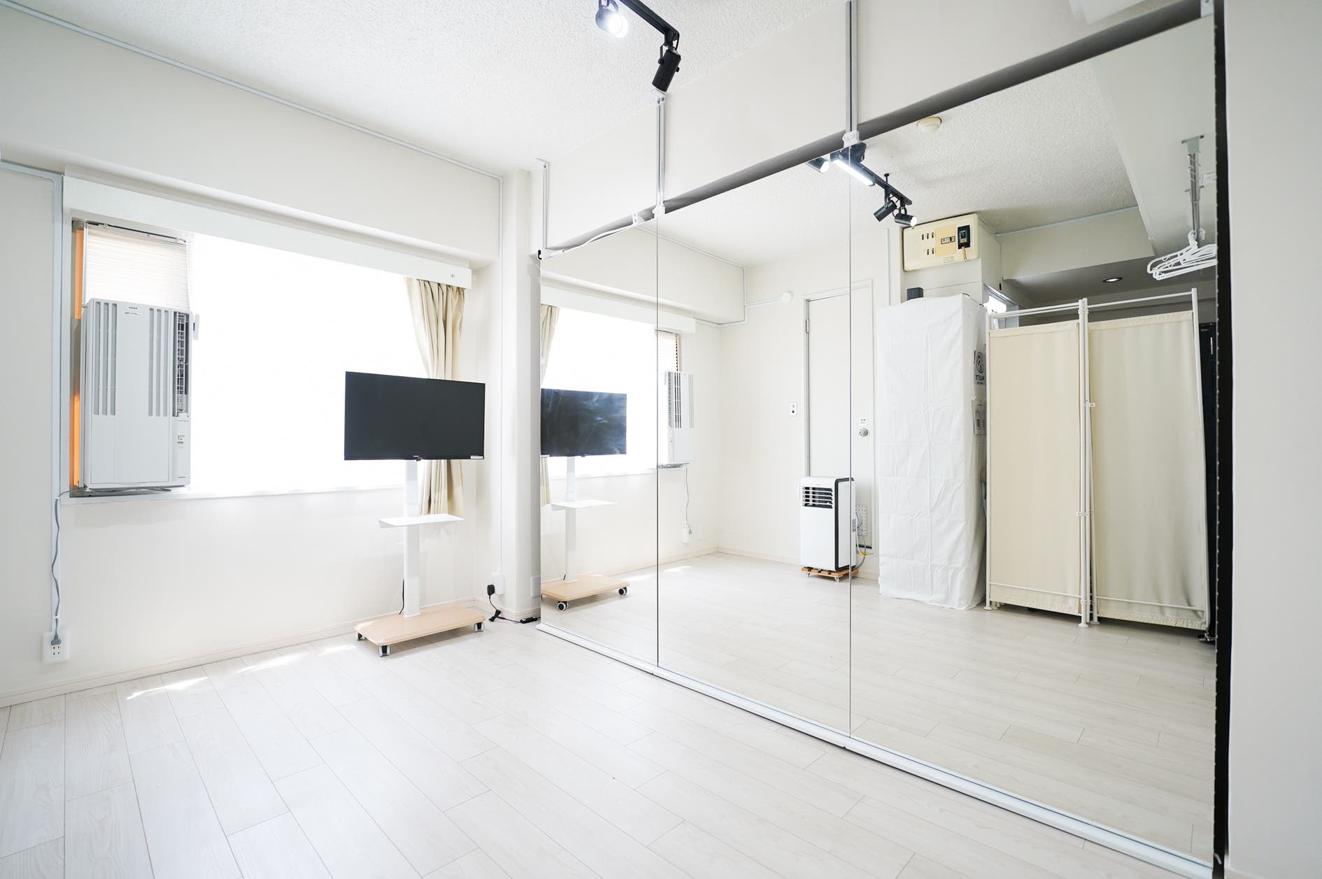 🌸【学割有】９月オープン！ワンランク上の充実設備！女子専用プライベートスタジオ 🌸の写真1