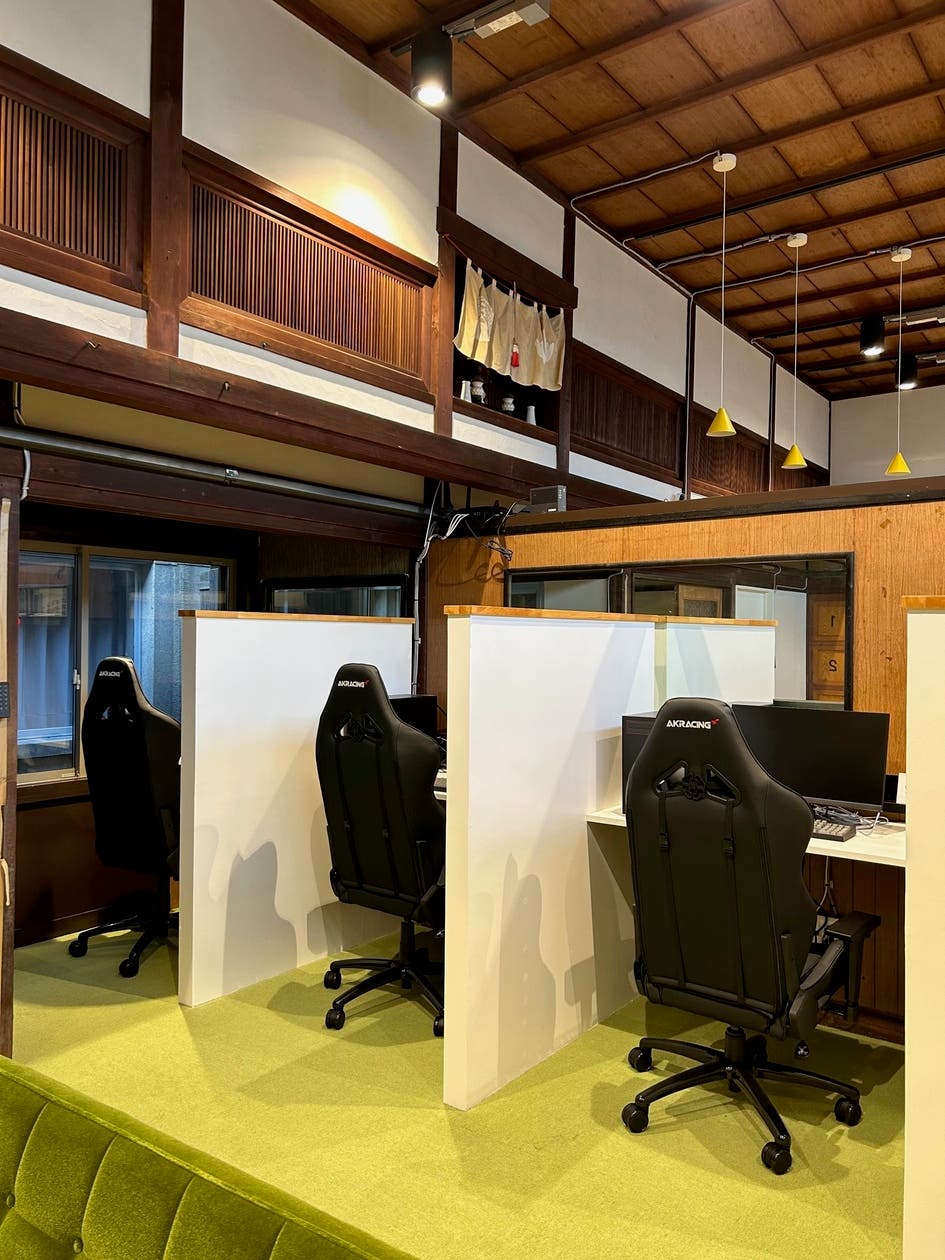 【関西空港駅から2駅】元銭湯のレトロな空間にゲーミングＰＣ完備！の写真4