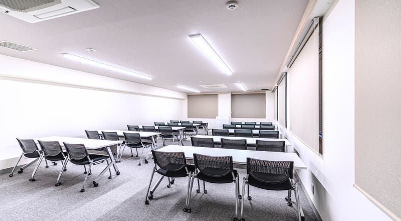 【銀座5分・新橋7分】最大収容人数30名の会議室｜ホワイトボード完備✨研修・面接・商談・勉強会に｜N304