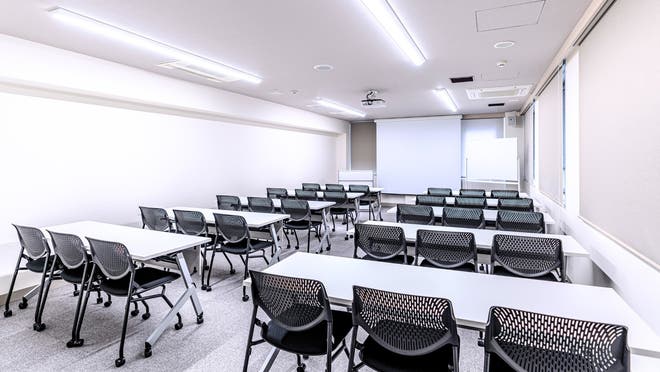 【銀座5分・新橋7分】最大収容人数30名の会議室|プロジェクター完備✨研修・面接・商談・勉強会に|N403の写真1