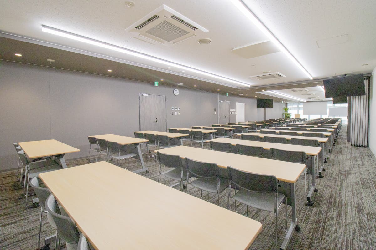 【博多駅2分！定員102名】プロジェクター・WiFi・マイク！ふれあい貸し会議室Premium トヨタレンタリース博多駅前A+Bの写真3