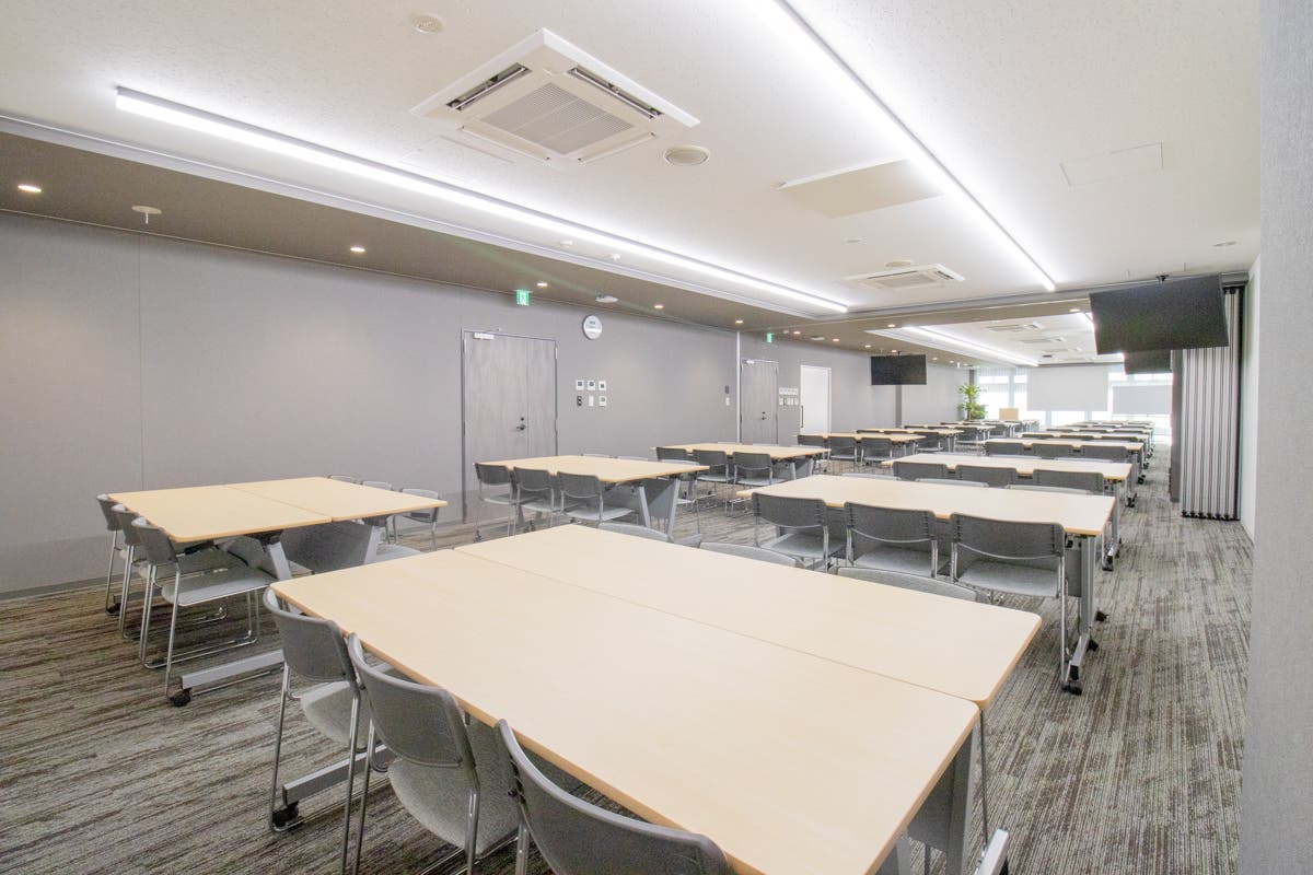 【博多駅2分！定員102名】プロジェクター・WiFi・マイク！ふれあい貸し会議室Premium トヨタレンタリース博多駅前A+Bの写真9