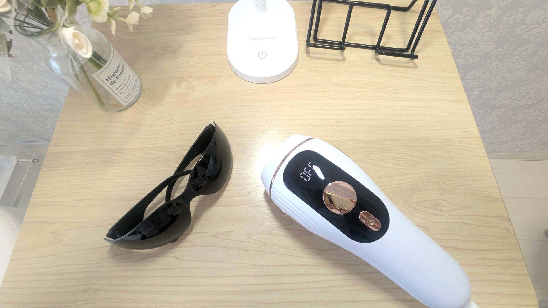 新宿三丁目駅徒歩3分✨完全個室の格安サロン|キャスター付電動昇降マットの写真17