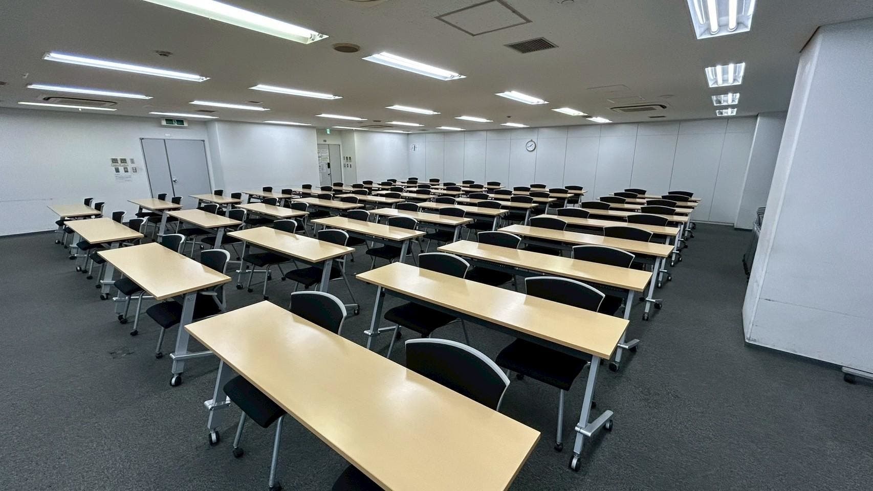 5階LL会議室【水道橋駅 6分】108名着席可能！会議・セミナーに最適な会議室☆無料Wi-Fiあり！の写真2