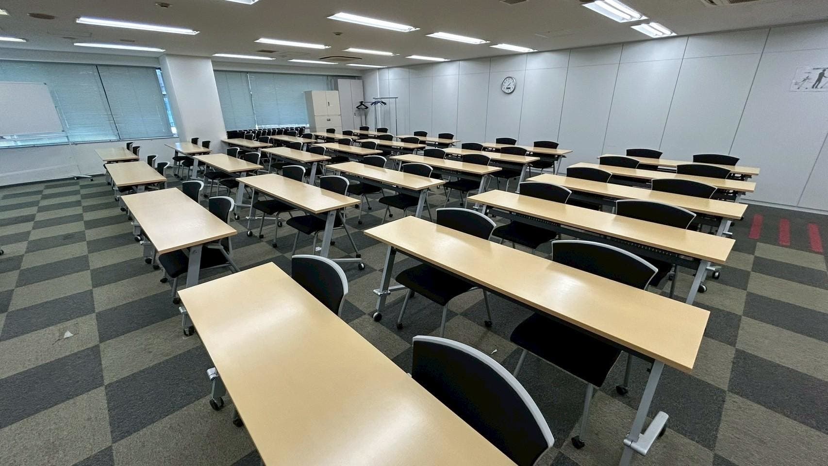 5階L会議室【水道橋駅 6分】72名着席可能！会議・セミナーに最適な会議室☆無料Wi-Fiあり！の写真1
