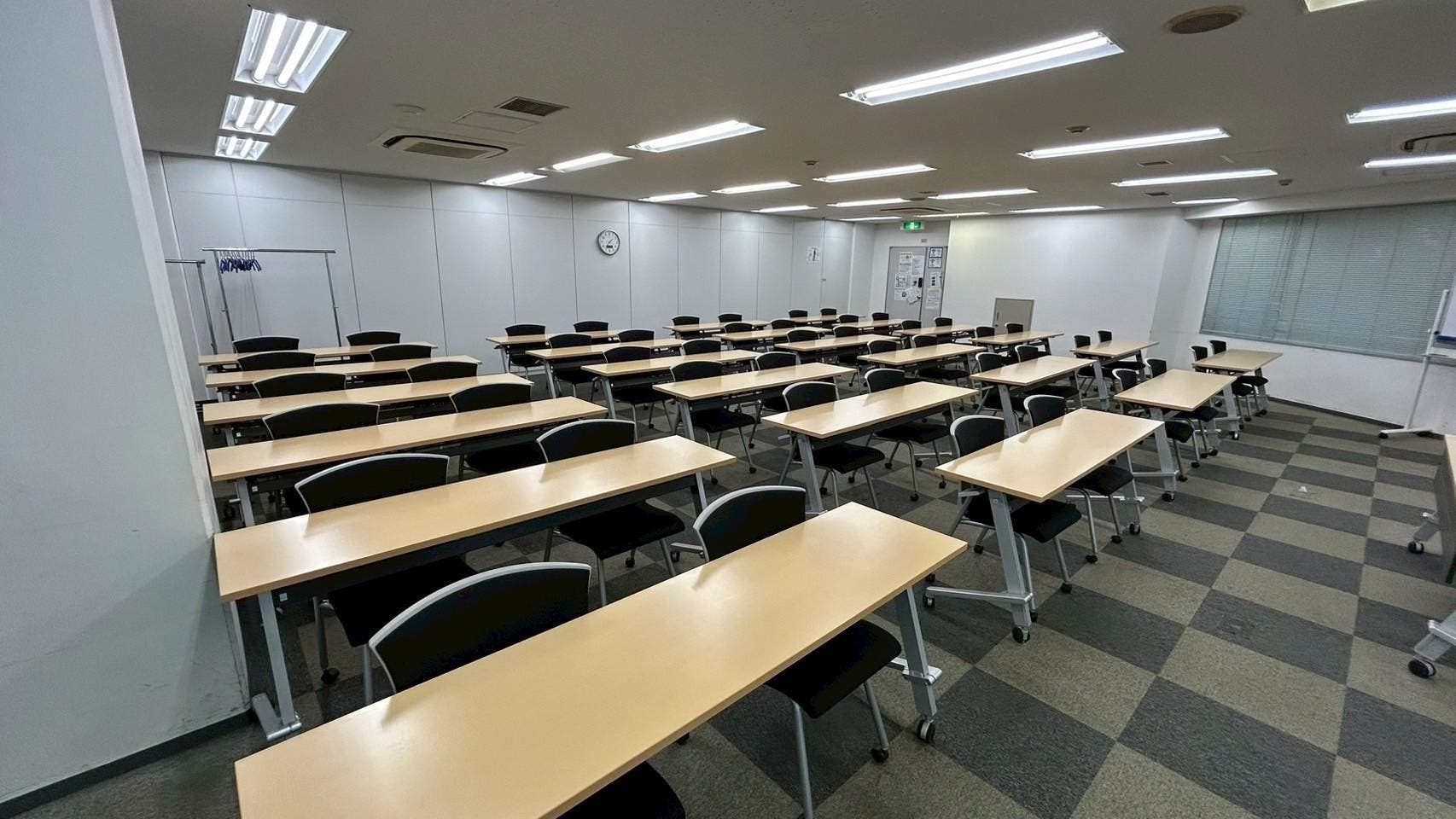 5階L会議室【水道橋駅 6分】72名着席可能！会議・セミナーに最適な会議室☆無料Wi-Fiあり！の写真2