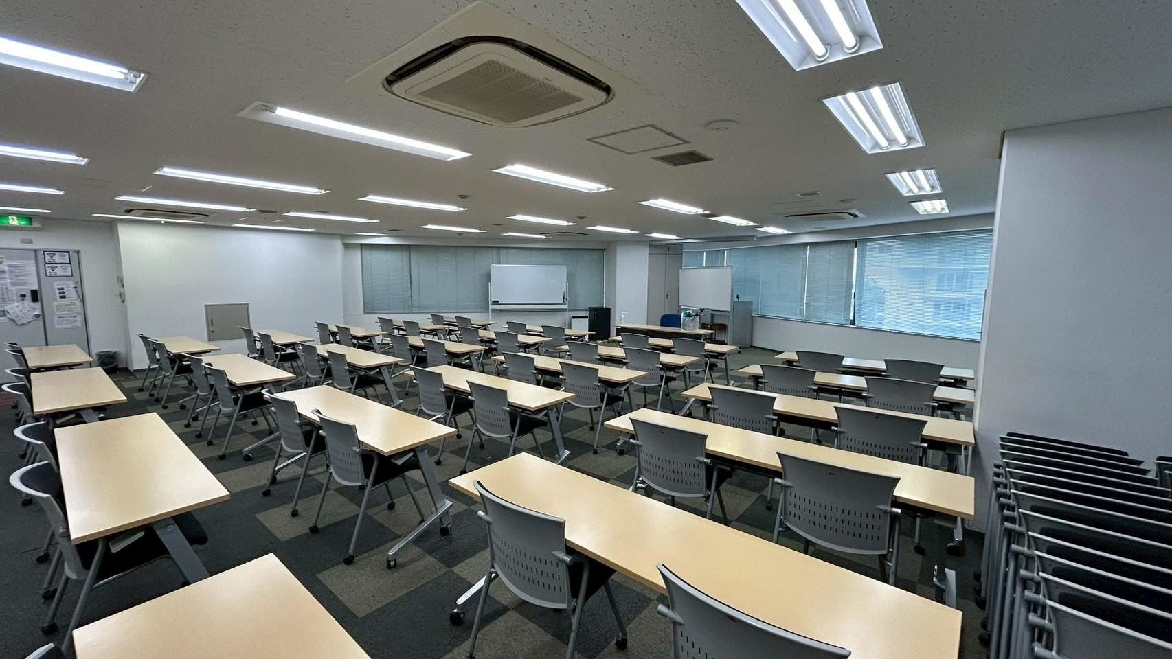 5階L会議室【水道橋駅 6分】72名着席可能！会議・セミナーに最適な会議室☆無料Wi-Fiあり！の写真4
