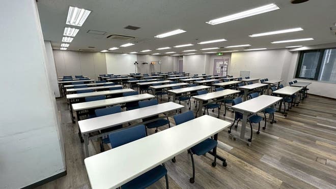 4階XL会議室【水道橋駅 6分】100名着席可能!会議・セミナーに最適な会議室☆無料Wi-Fiあり!の写真1