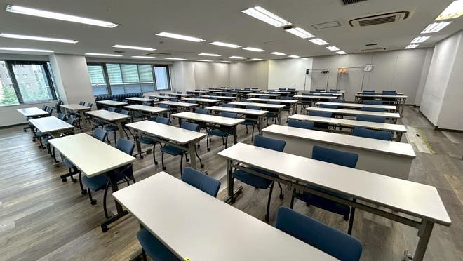 4階XL会議室【水道橋駅 6分】100名着席可能!会議・セミナーに最適な会議室☆無料Wi-Fiあり!の写真2