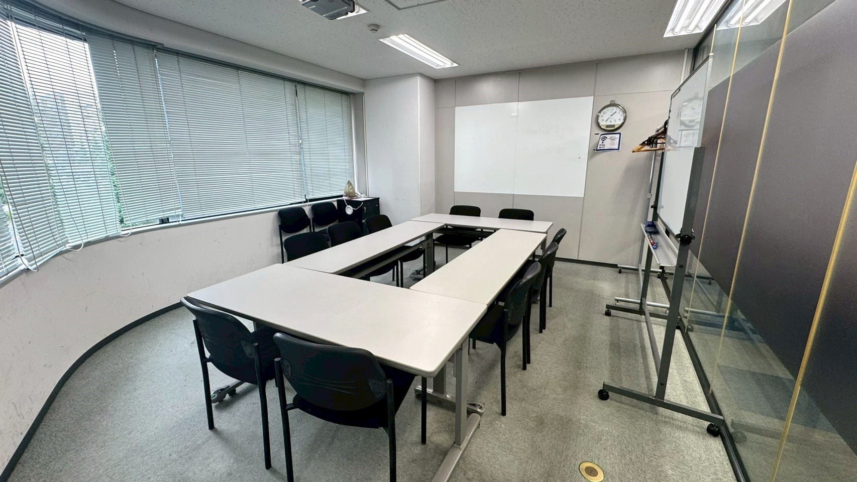 3階ﾐｰﾃｨﾝｸﾞ室【水道橋駅 6分】10名着席可能！会議・打ち合わせに最適な会議室☆無料Wi-Fiあり！の写真1