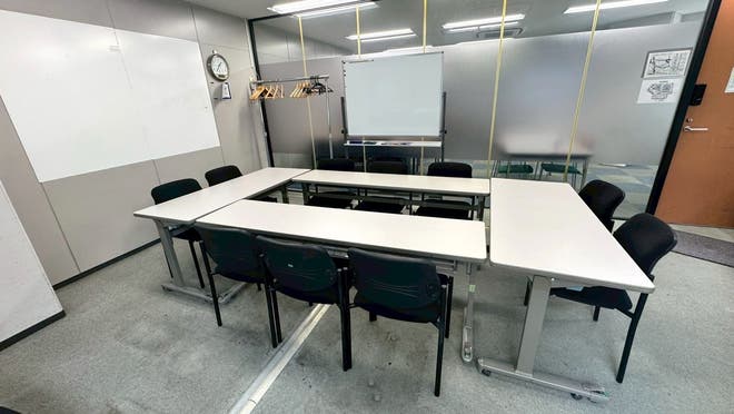 3階ミーティング室【水道橋駅 6分】10名着席可能!会議・打ち合わせに最適な会議室☆無料Wi-Fiあり!の写真3