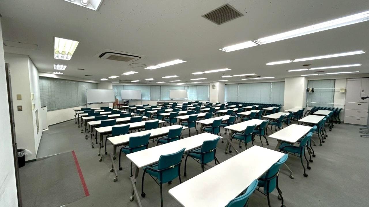 2階LL会議室【水道橋駅 6分】108名着席可能！会議・セミナーに最適な会議室☆無料Wi-Fiあり！の写真1