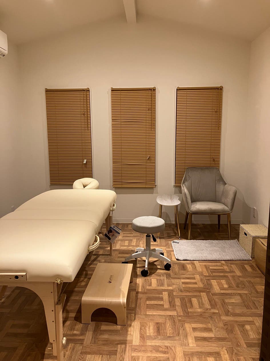 木更津駅西口徒歩3分！エステ、マッサージ、パーソナルカラー診断、カウンセリングなど用途様々の写真1