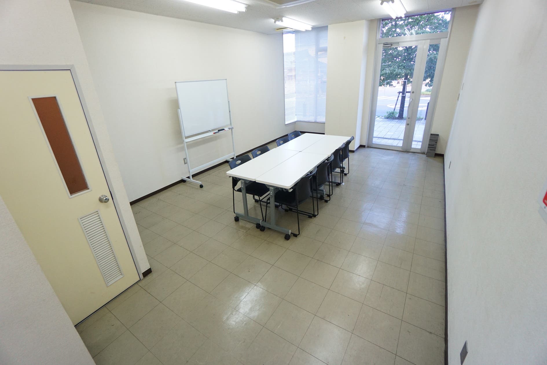 ＜ヴェルミ106貸会議室＞大雄山駅徒歩1分🚃完全個室✨Wi-Fi📶プロジェクター🎥会議/商談/ワークショップの写真1