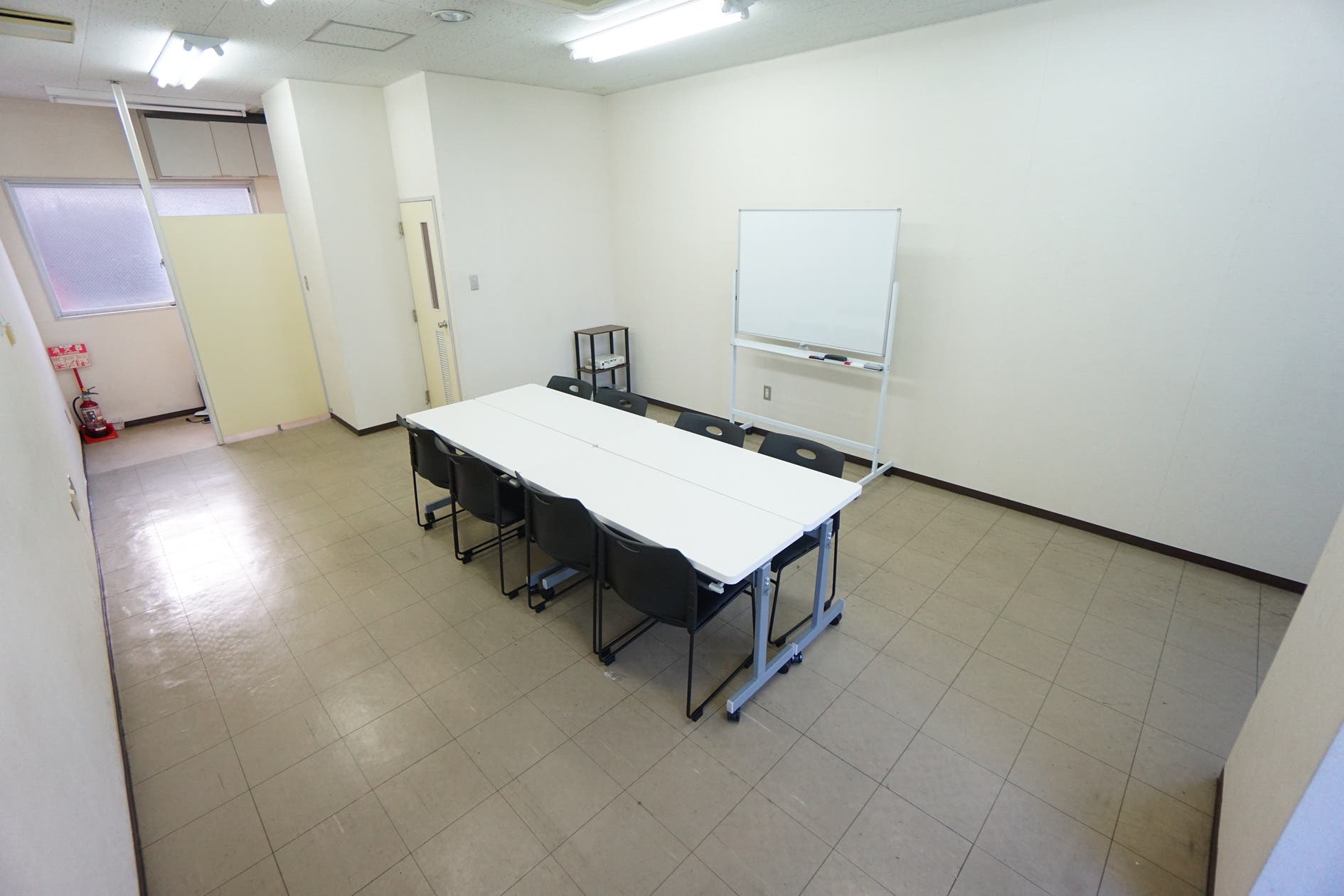 ＜ヴェルミ106貸会議室＞大雄山駅徒歩1分🚃完全個室✨Wi-Fi📶プロジェクター🎥会議/商談/ワークショップの写真5