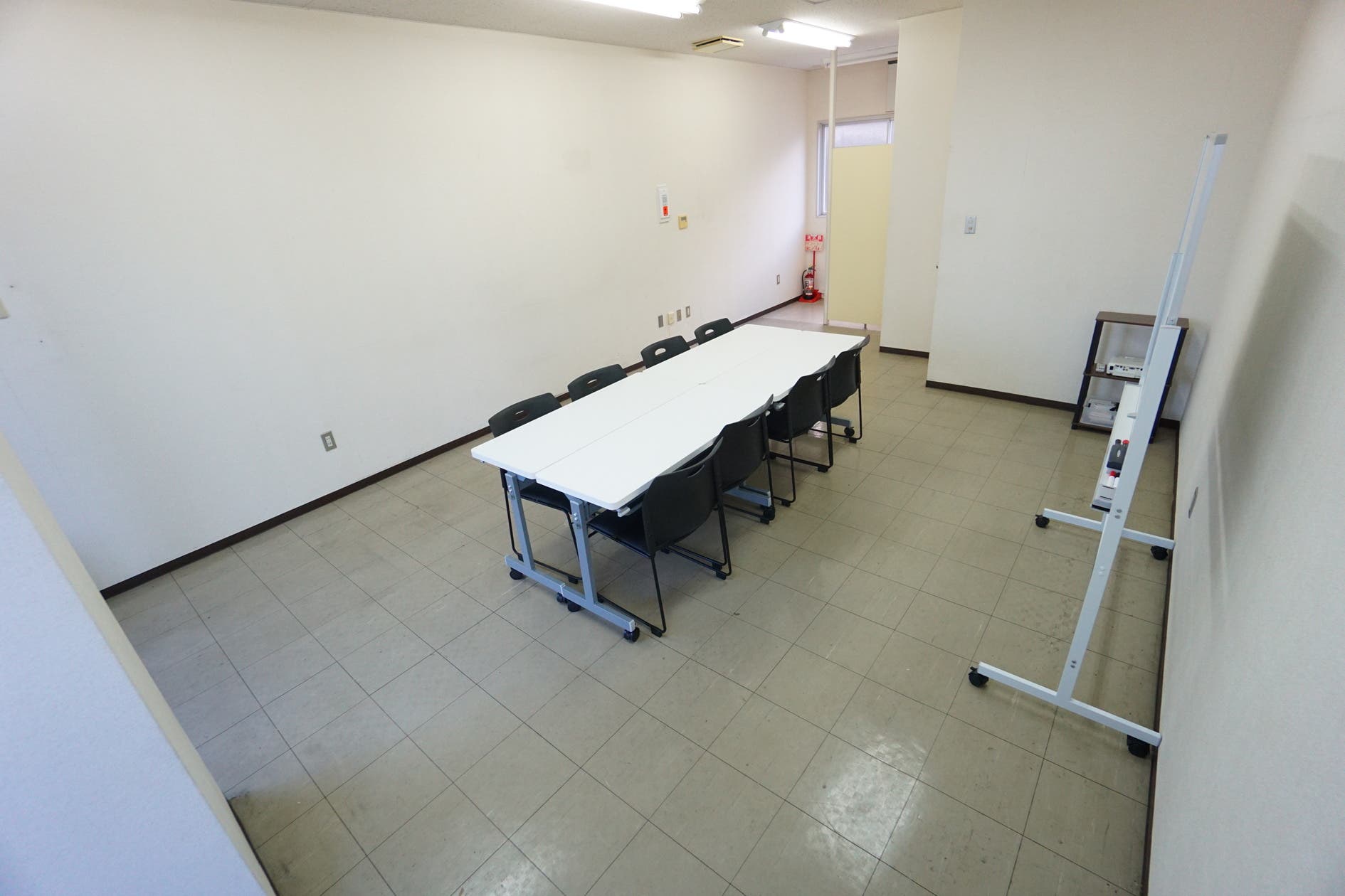 ＜ヴェルミ106貸会議室＞大雄山駅徒歩1分🚃完全個室✨Wi-Fi📶プロジェクター🎥会議/商談/ワークショップの写真6