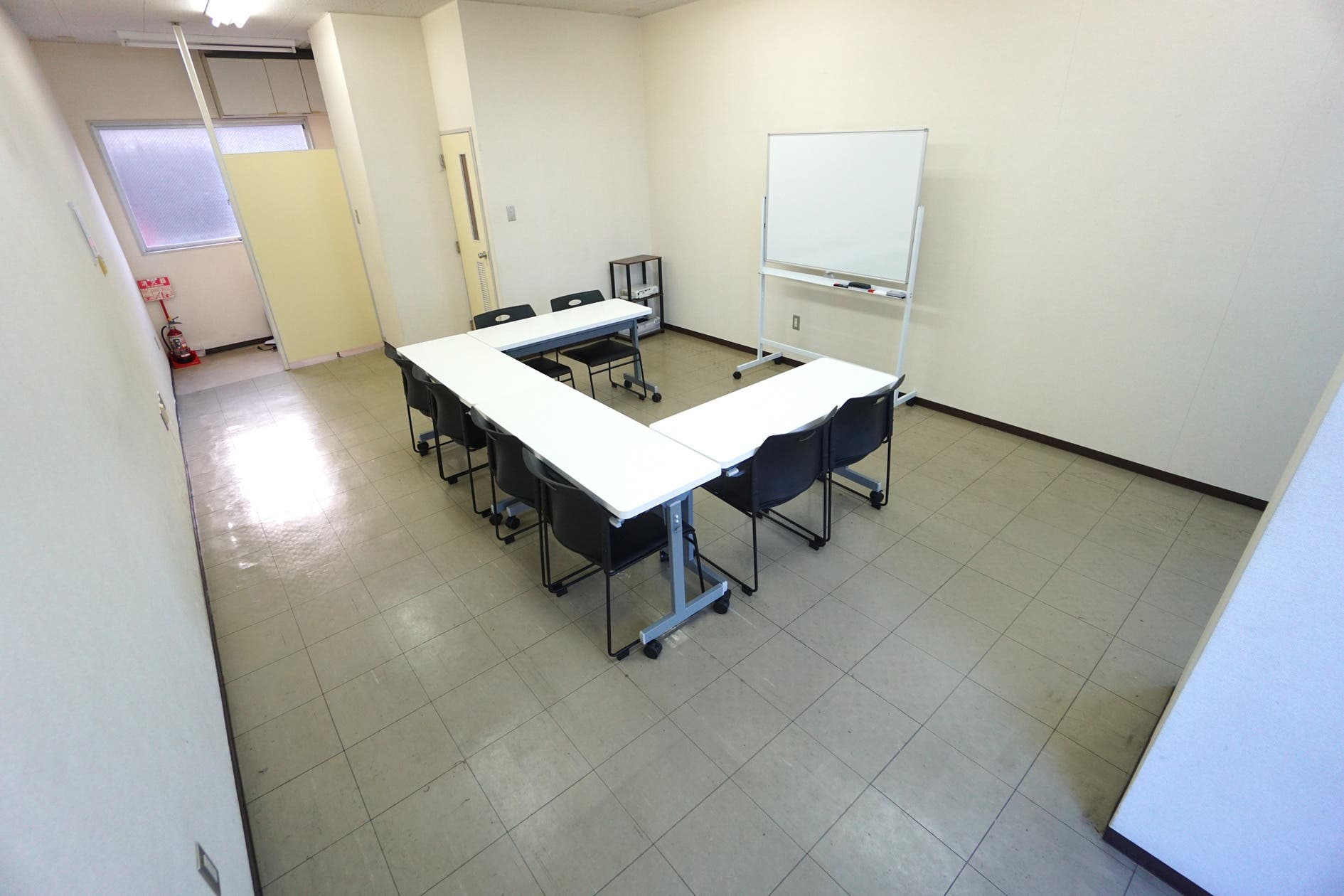 ＜ヴェルミ106貸会議室＞大雄山駅徒歩1分🚃完全個室✨Wi-Fi📶プロジェクター🎥会議/商談/ワークショップの写真3