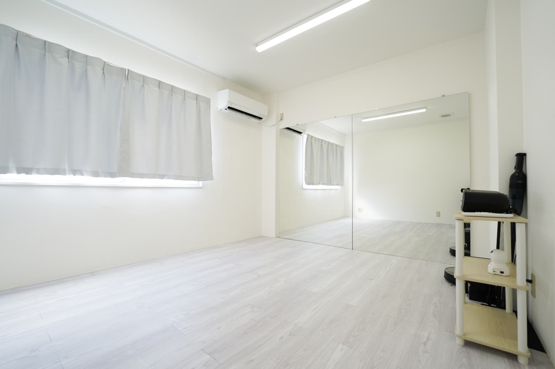 ✨ 【大口駅2分】少人数向けミニ鏡張りスタジオ｜ダンス・撮影・クリスマス撮影・レッスン・推し活・コスプレ｜11㎡の写真1