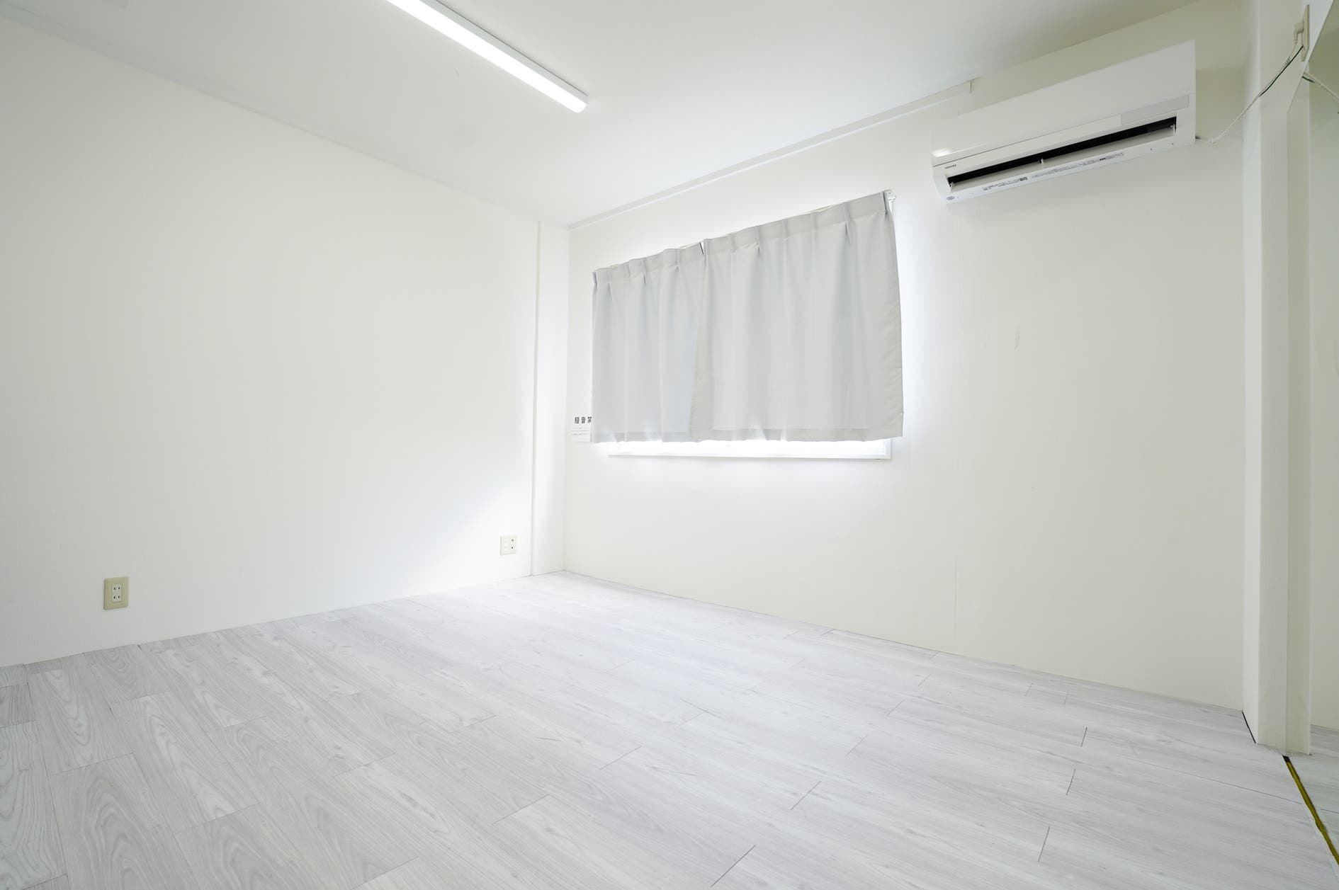 ✨ 【大口駅2分】少人数向けミニ鏡張りスタジオ｜ダンス・撮影・クリスマス撮影・レッスン・推し活・コスプレ｜11㎡の写真3