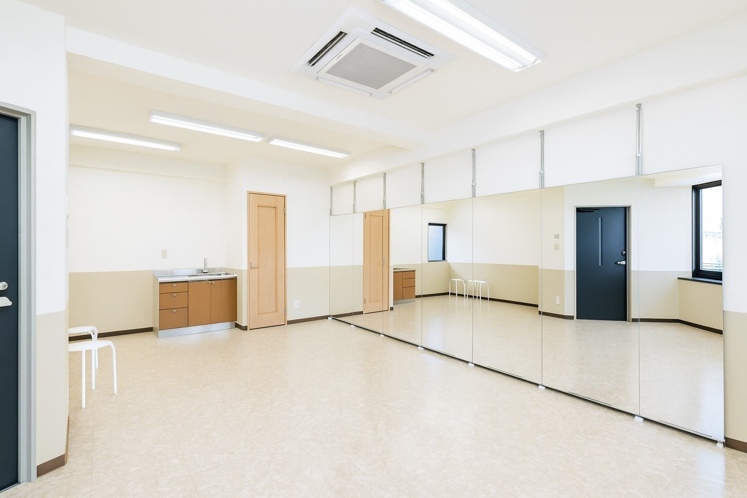 熊谷駅前徒歩1分💃✨少人数特化型スタジオ✨近くにコンビニ多数・レンタルダンススタジオ４階の写真1