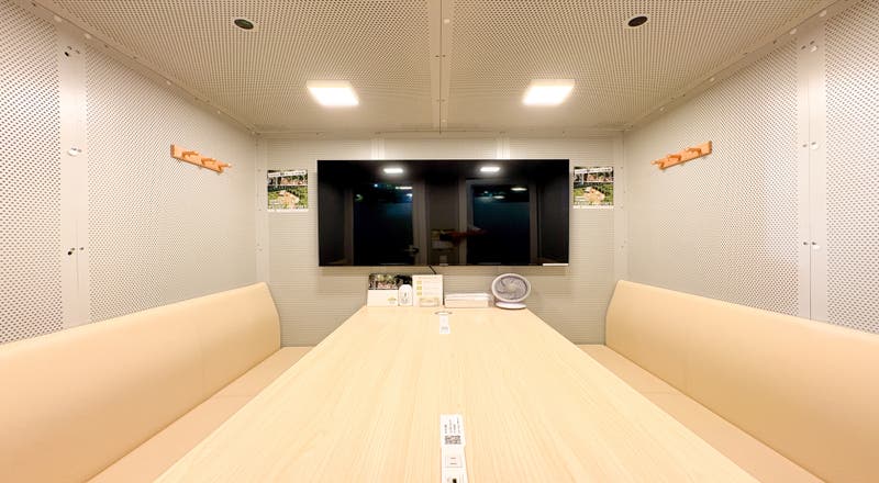 【武蔵小山駅徒歩1分｜24時間営業｜7PGブース】最大6名／防音完全個室／高速Wi-Fi／55型モニタ／会議・商談・面接・打合せ