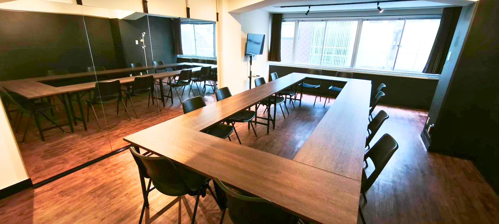 神田駅徒歩1分!ダンスもできる貸会議室!の写真1