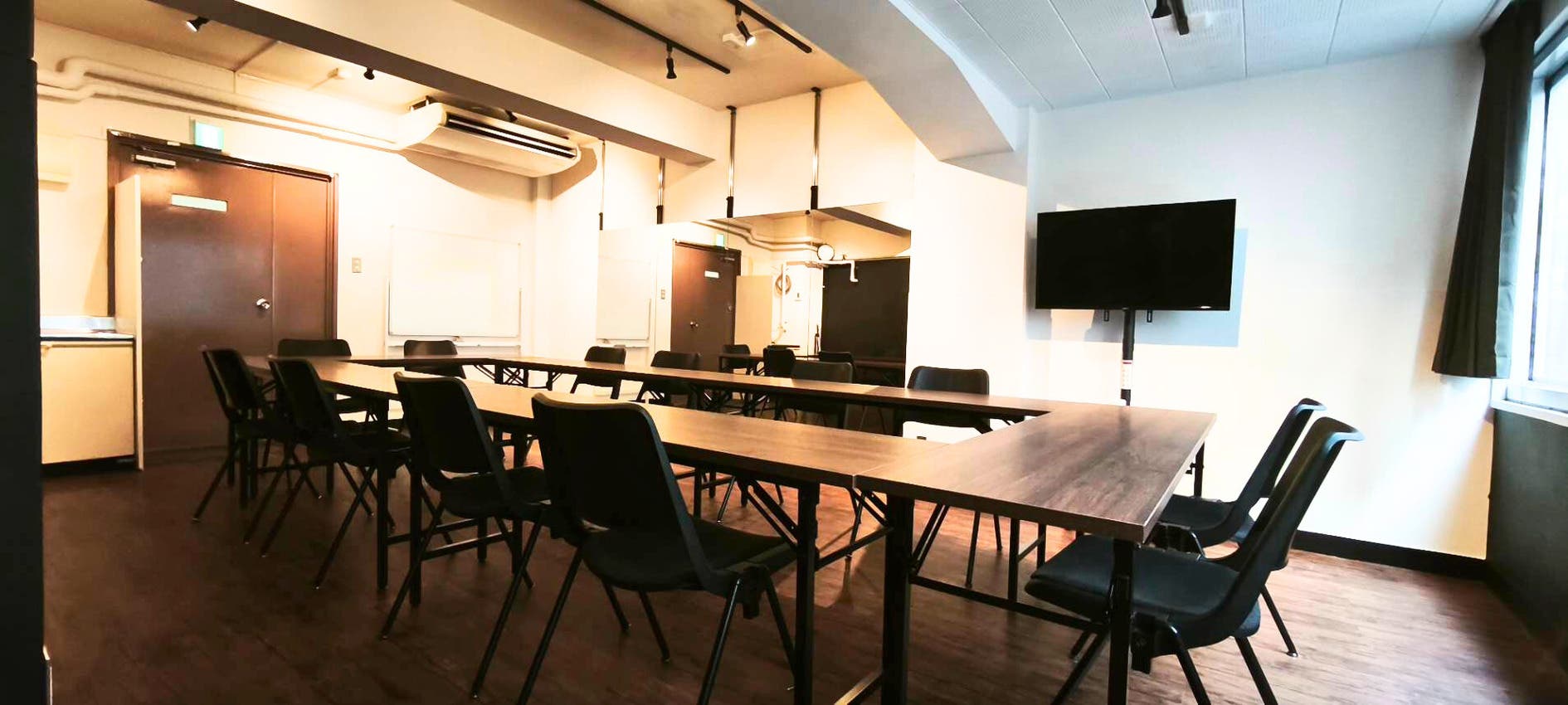 神田駅徒歩1分!ダンスもできる貸会議室!の写真2