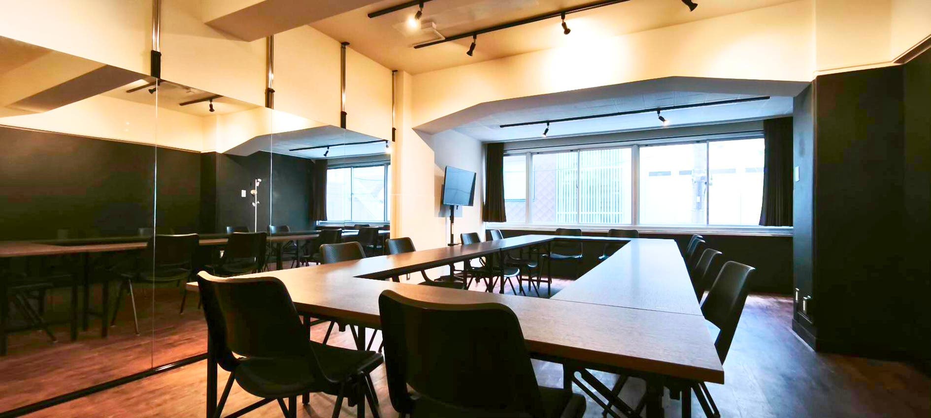 神田駅徒歩1分!ダンスもできる貸会議室!の写真3