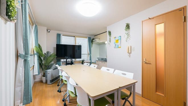 ⭐21番出口から4分!最大14名利用可!⭐55型モニタ/光回線/WiFi/FireTV/施術台2台全無料の写真1