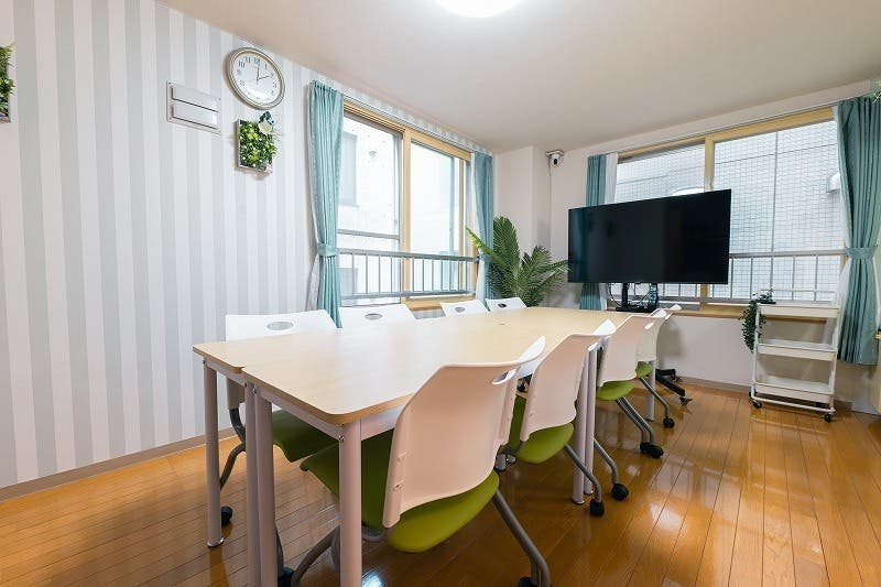 ⭐21番出口から4分！最大14名利用可！⭐55型モニタ/光回線/WiFi/FireTV/施術台2台全無料の写真2