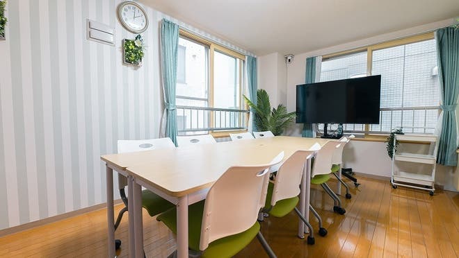 ⭐21番出口から4分!最大14名利用可!⭐55型モニタ/光回線/WiFi/FireTV/施術台2台全無料の写真2