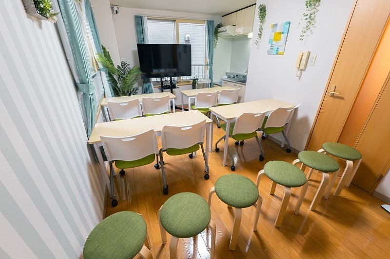 ⭐21番出口から4分！最大14名利用可！⭐55型モニタ/光回線/WiFi/FireTV/施術台2台全無料の写真4