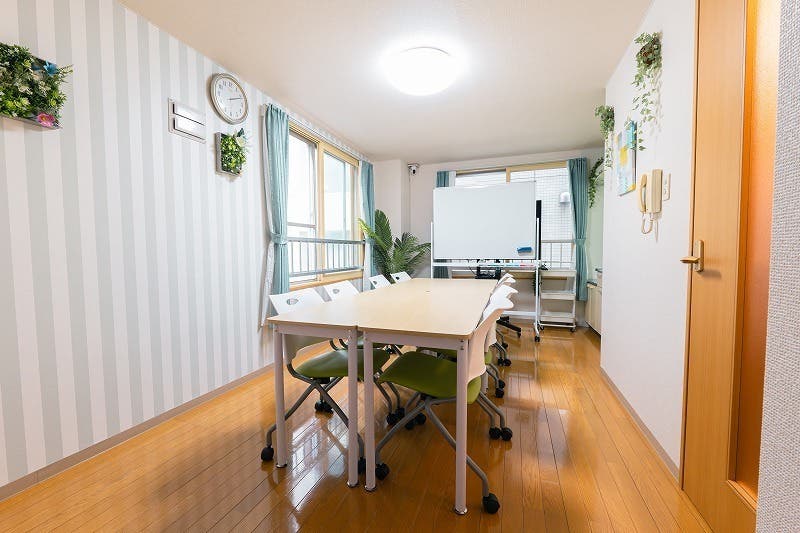 ⭐21番出口から4分！最大14名利用可！⭐55型モニタ/光回線/WiFi/FireTV/施術台2台全無料の写真3