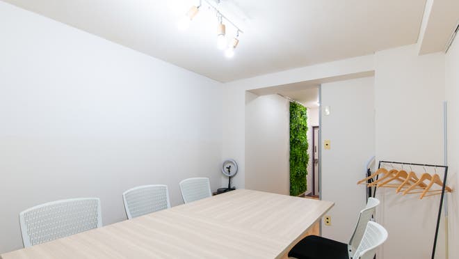 JR池袋駅徒歩3分|最大6名|会議、商談、勉強会、ボードゲーム、レッスン、休憩の利用に最適!の写真1