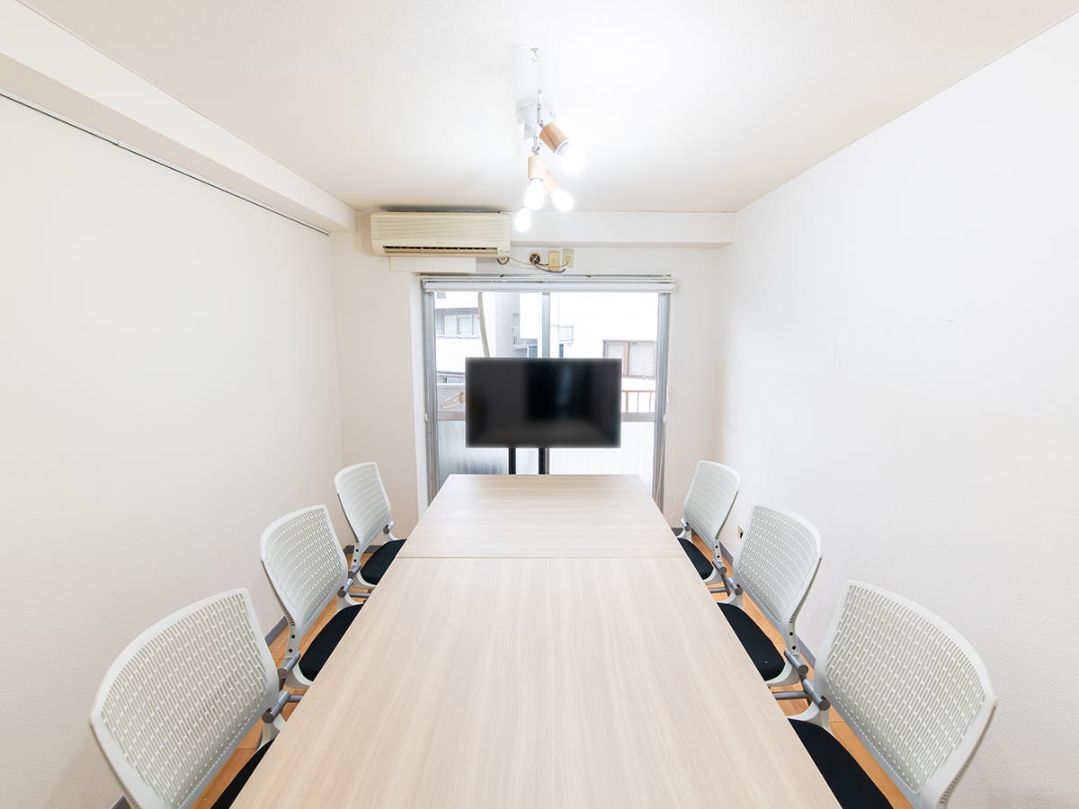 JR池袋駅徒歩3分｜最大6名｜会議、商談、勉強会、ボードゲーム、レッスン、休憩の利用に最適！の写真2