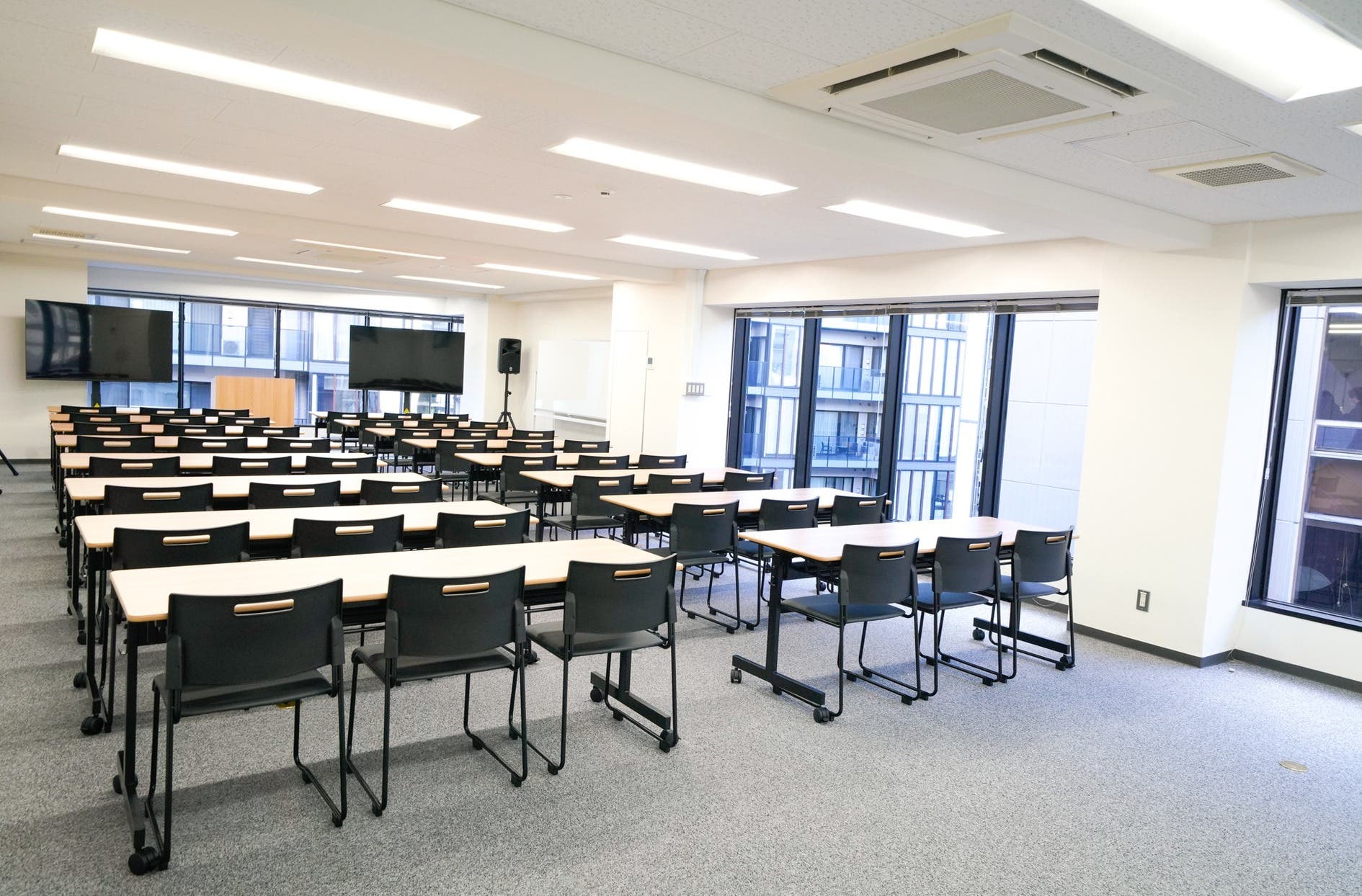 渋谷駅徒歩3分！宮益坂沿いに位置する貸会議室(4F-A)の写真2