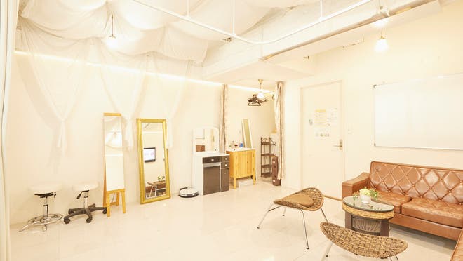 ⭐️ソファ有🌈エステベット2台⭐️エステやカウンセリングにぴったり!の写真2