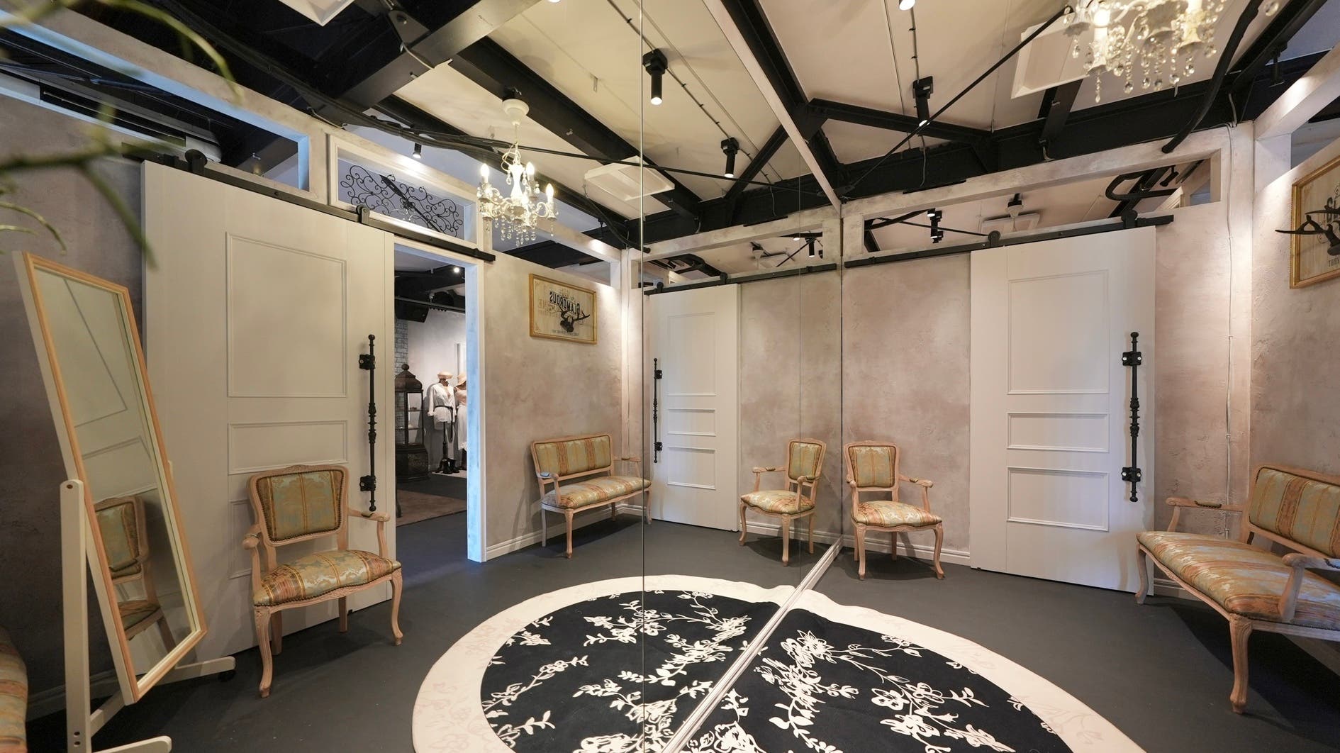 【134号線沿い／鵠沼海岸徒歩2分】まるで西部劇の舞台のようなアメリカンな貸切スペースの写真3