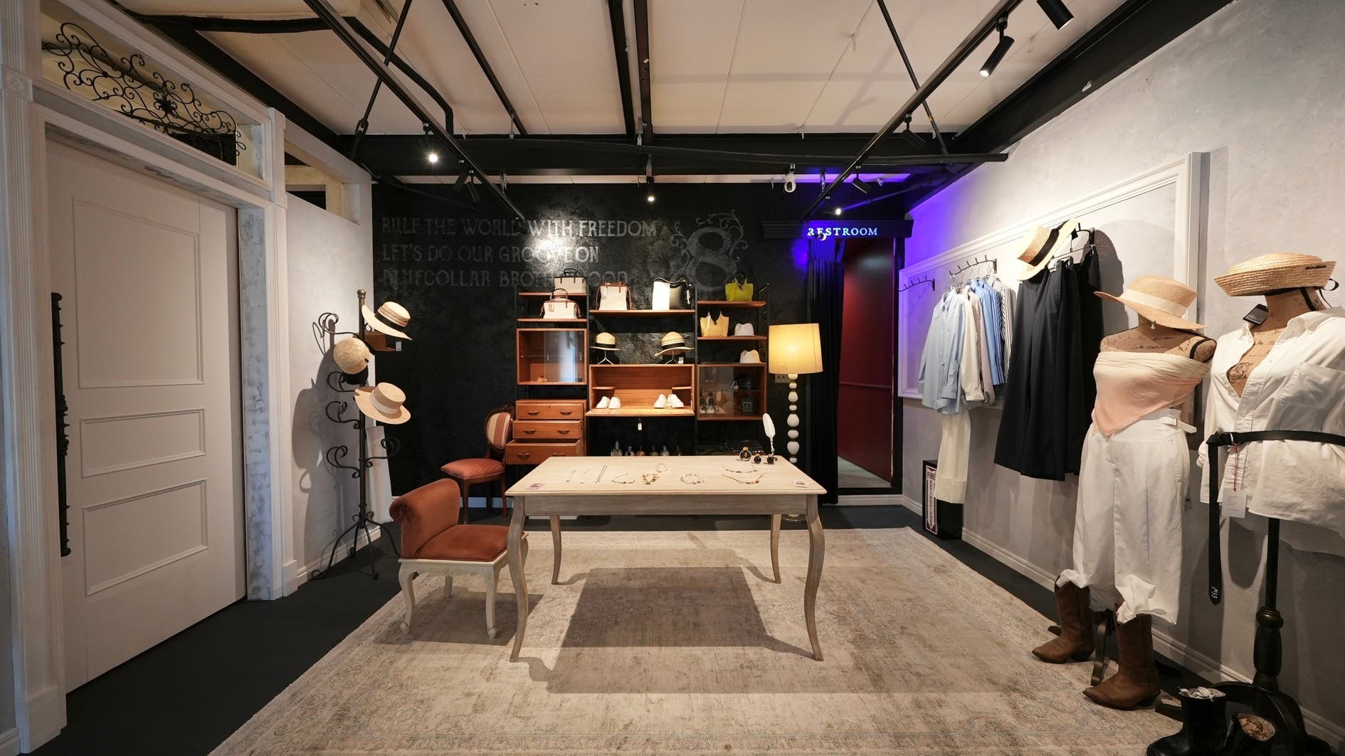 【134号線沿い／鵠沼海岸徒歩2分】まるで西部劇の舞台のようなアメリカンな貸切スペースの写真14