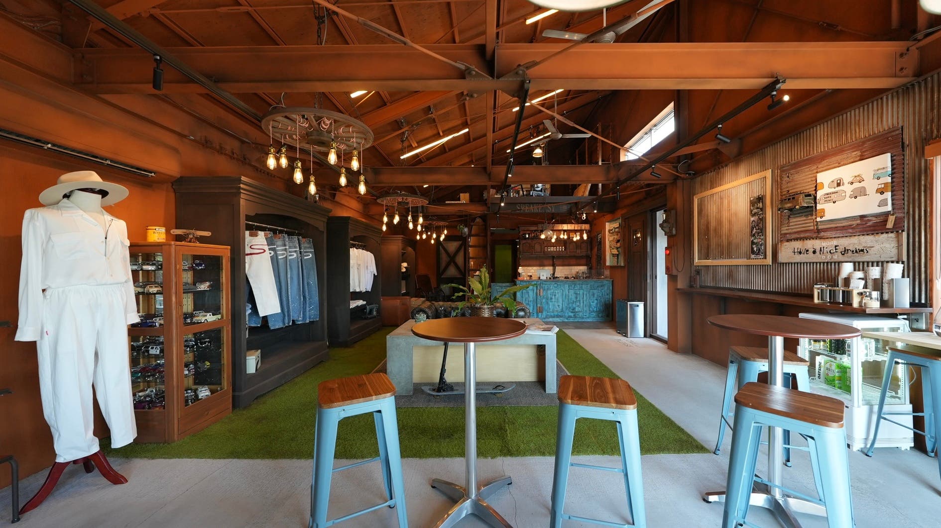 【134号線沿い／鵠沼海岸徒歩2分】まるで西部劇の舞台のようなアメリカンな貸切スペースの写真1