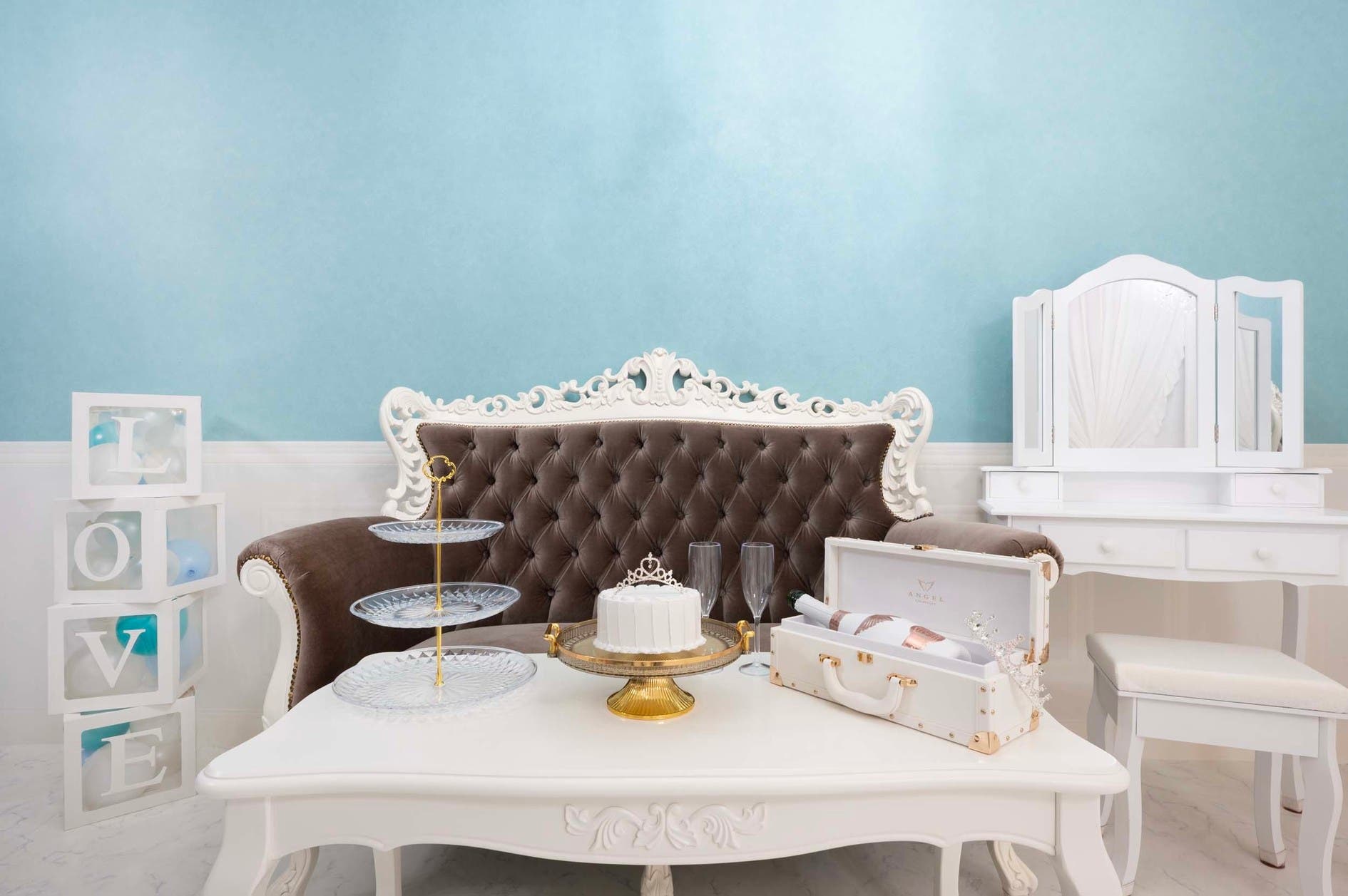 🎉北千住駅近💖選べる4面背景(黒/白/ピンク/水色)🎀ドレス有｜47インチモニター｜推し活生誕祭｜ポートレート｜商用の写真3