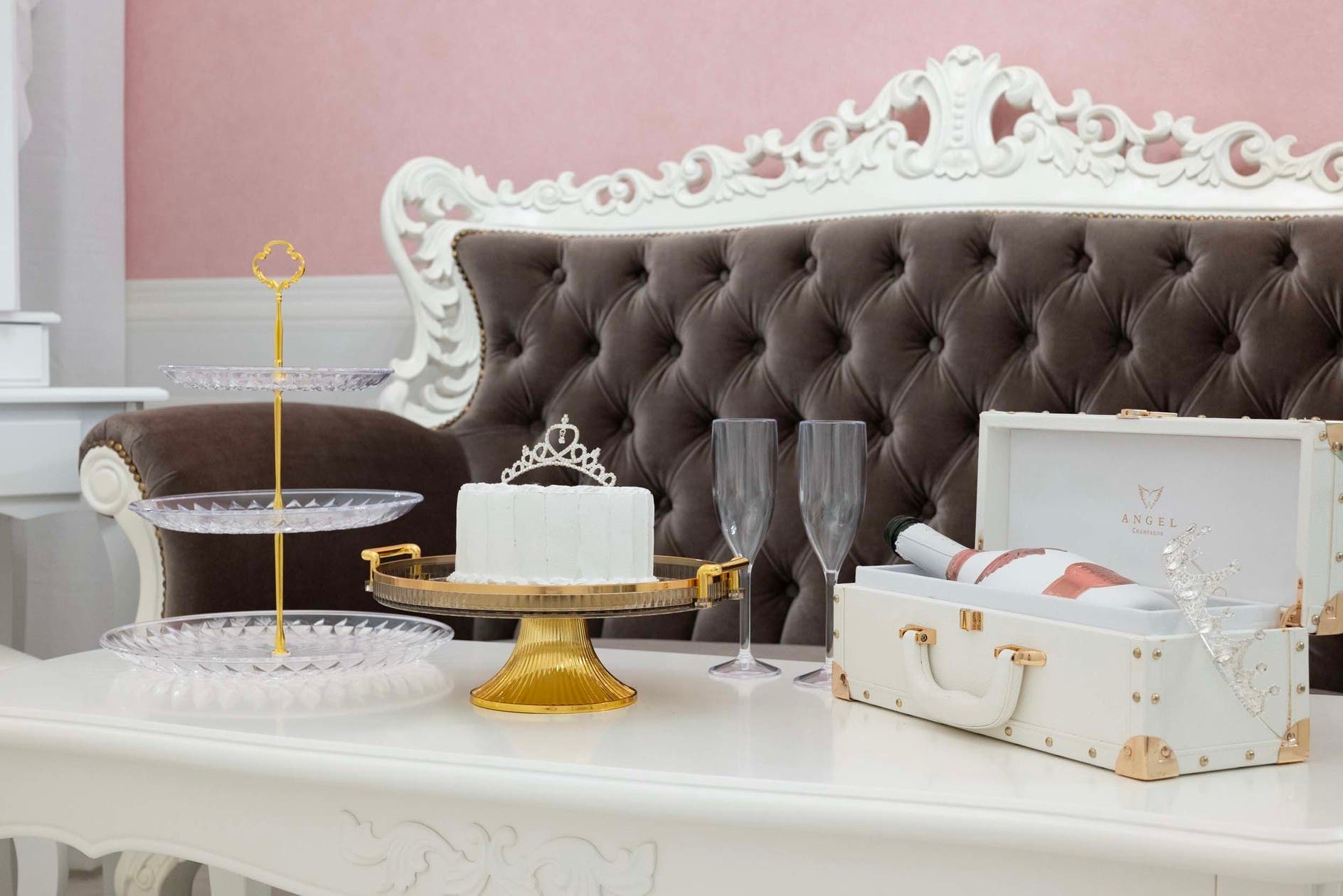 🎉北千住駅近💖選べる4面背景(黒/白/ピンク/水色)🎀ドレス有｜47インチモニター｜推し活生誕祭｜ポートレート｜商用の写真5