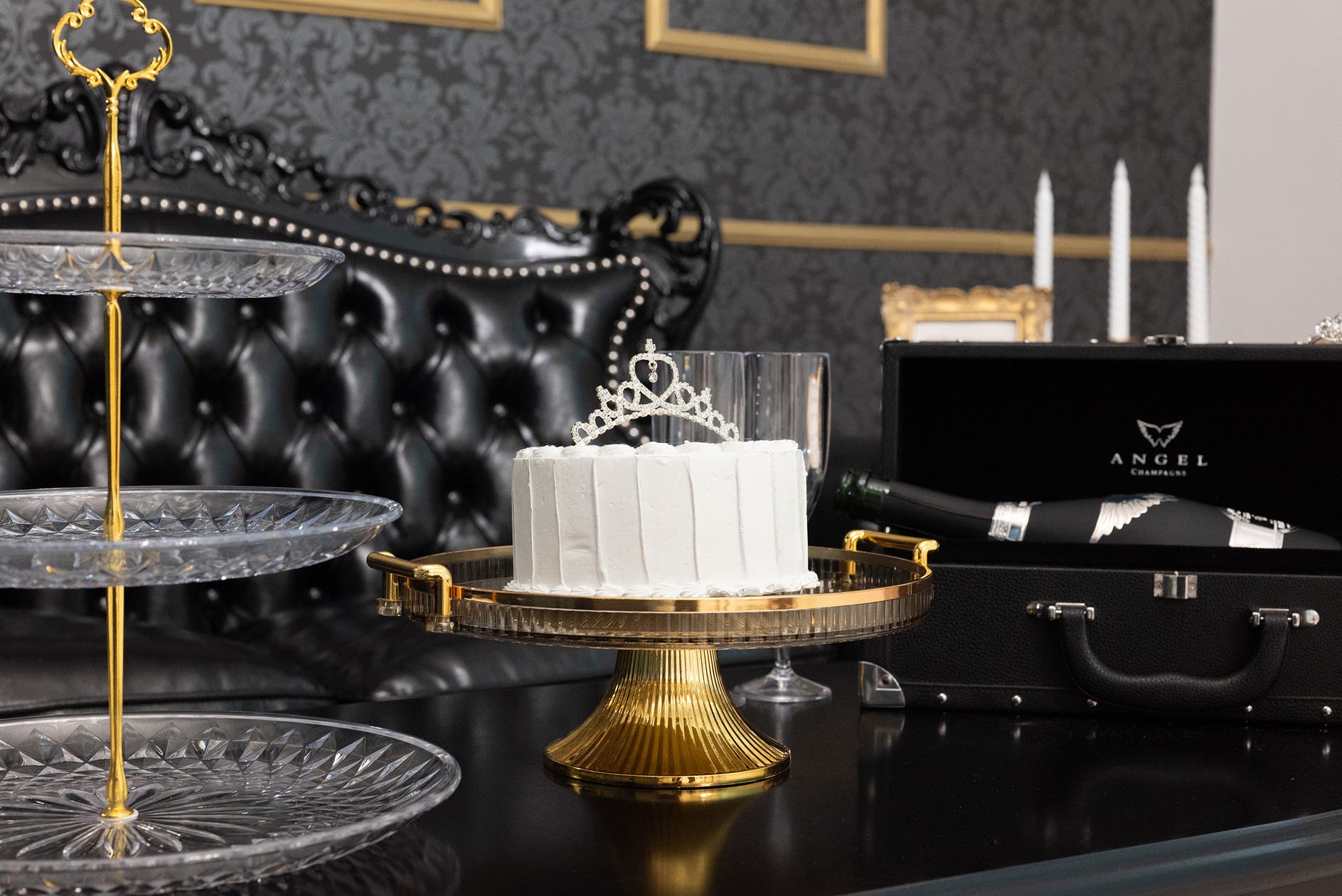 🎉北千住駅近💖選べる4面背景(黒/白/ピンク/水色)🎀ドレス有｜47インチモニター｜推し活生誕祭｜ポートレート｜商用の写真6