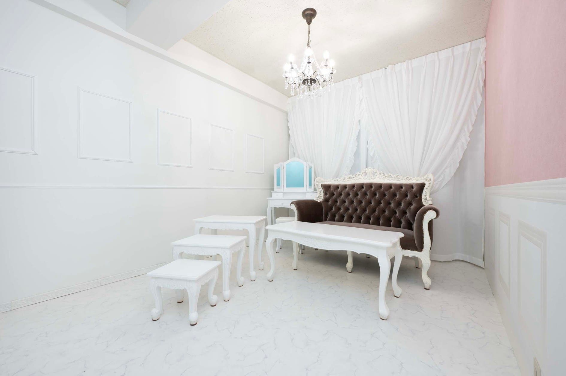 🎉北千住駅近💖選べる4面背景(黒/白/ピンク/水色)🎀ドレス有｜47インチモニター｜推し活生誕祭｜ポートレート｜商用の写真9