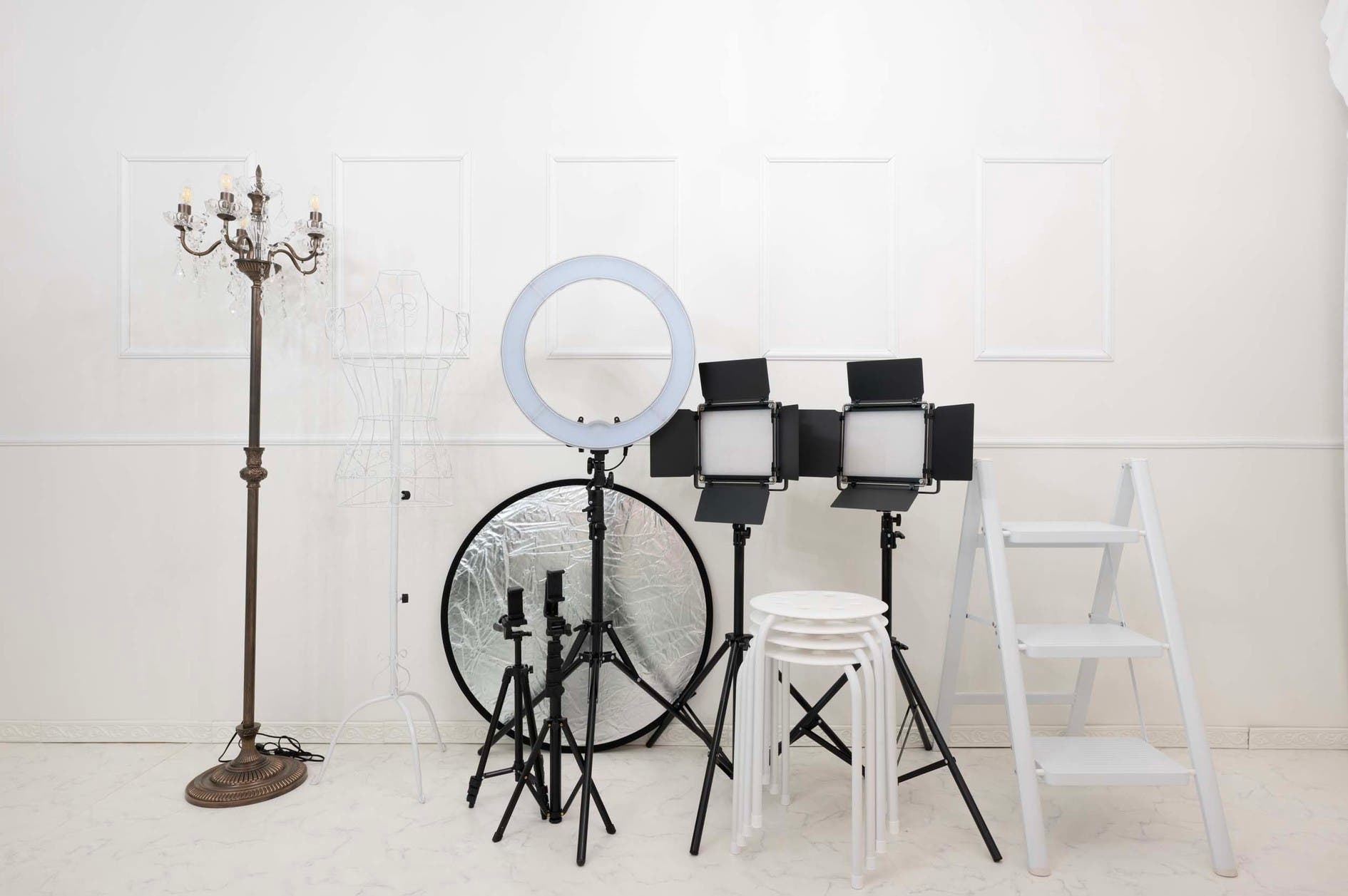 🎉北千住駅近💖選べる4面背景(黒/白/ピンク/水色)🎀ドレス有｜47インチモニター｜推し活生誕祭｜ポートレート｜商用の写真11