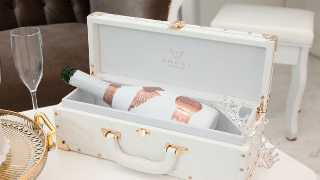 🎉北千住駅近💖選べる4面背景(黒/白/ピンク/水色)🎀ドレス有|47インチモニター|推し活生誕祭|ポートレート|商用の写真25