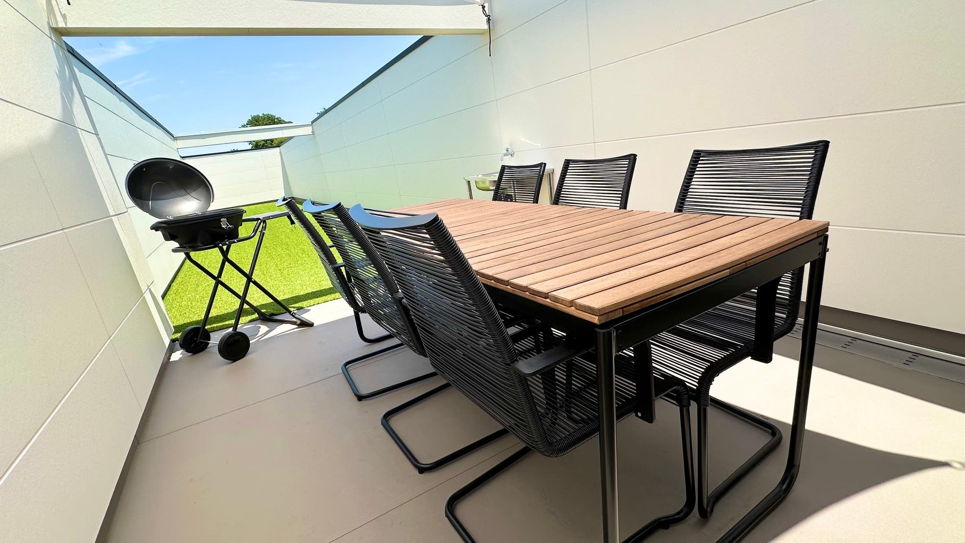 【🐶川越駅近郊ドッグラン🐶】《⭐️約20m特大屋上テラス🌟貸切‼️》ドッグラン🐶撮影🎥駐車場あり🚗ペット可🐶の写真3